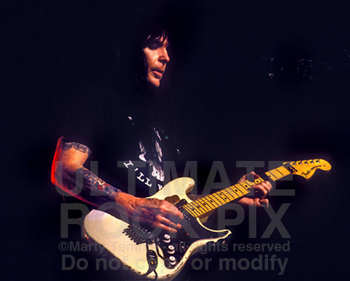 Photos of Mick Mars of Motley Crue Playing a Stratocaster in Concert ...