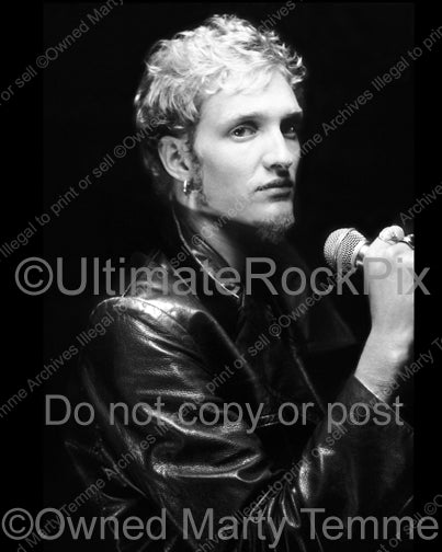 Limited Edition Prints of Layne Staley of Alice in Chains in 1991 ...