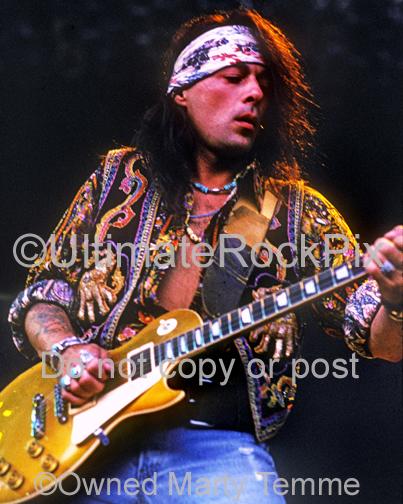 Photos of Guitarist Earl Slick Playing a Gibson Goldtop in Concert in ...